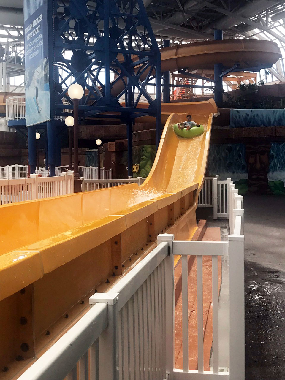 World Waterpark at West Edmonton Mall (Alberta) - Food Mamma