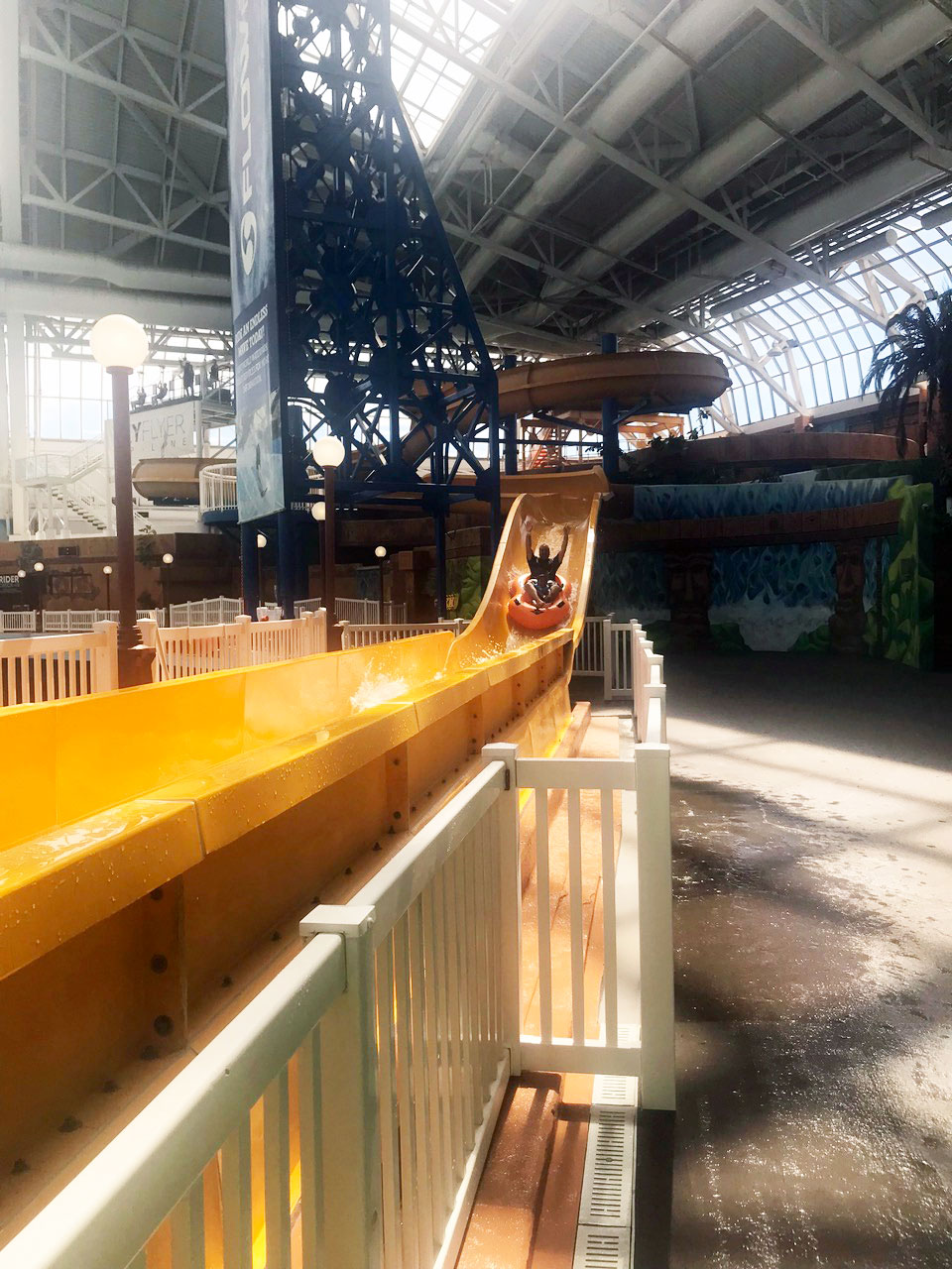 World Waterpark at West Edmonton Mall (Alberta) - Food Mamma