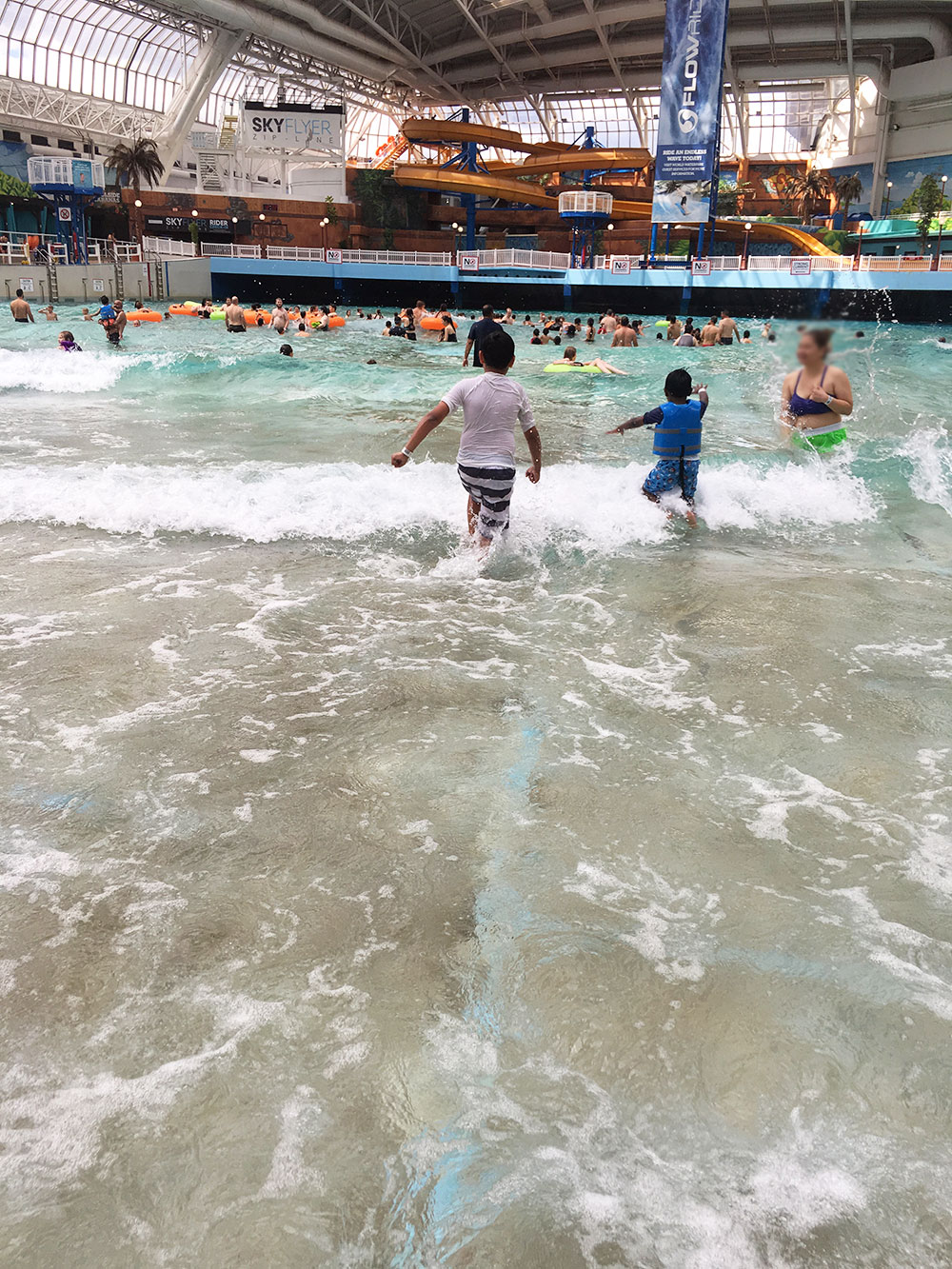 World Waterpark at West Edmonton Mall (Alberta) - Food Mamma