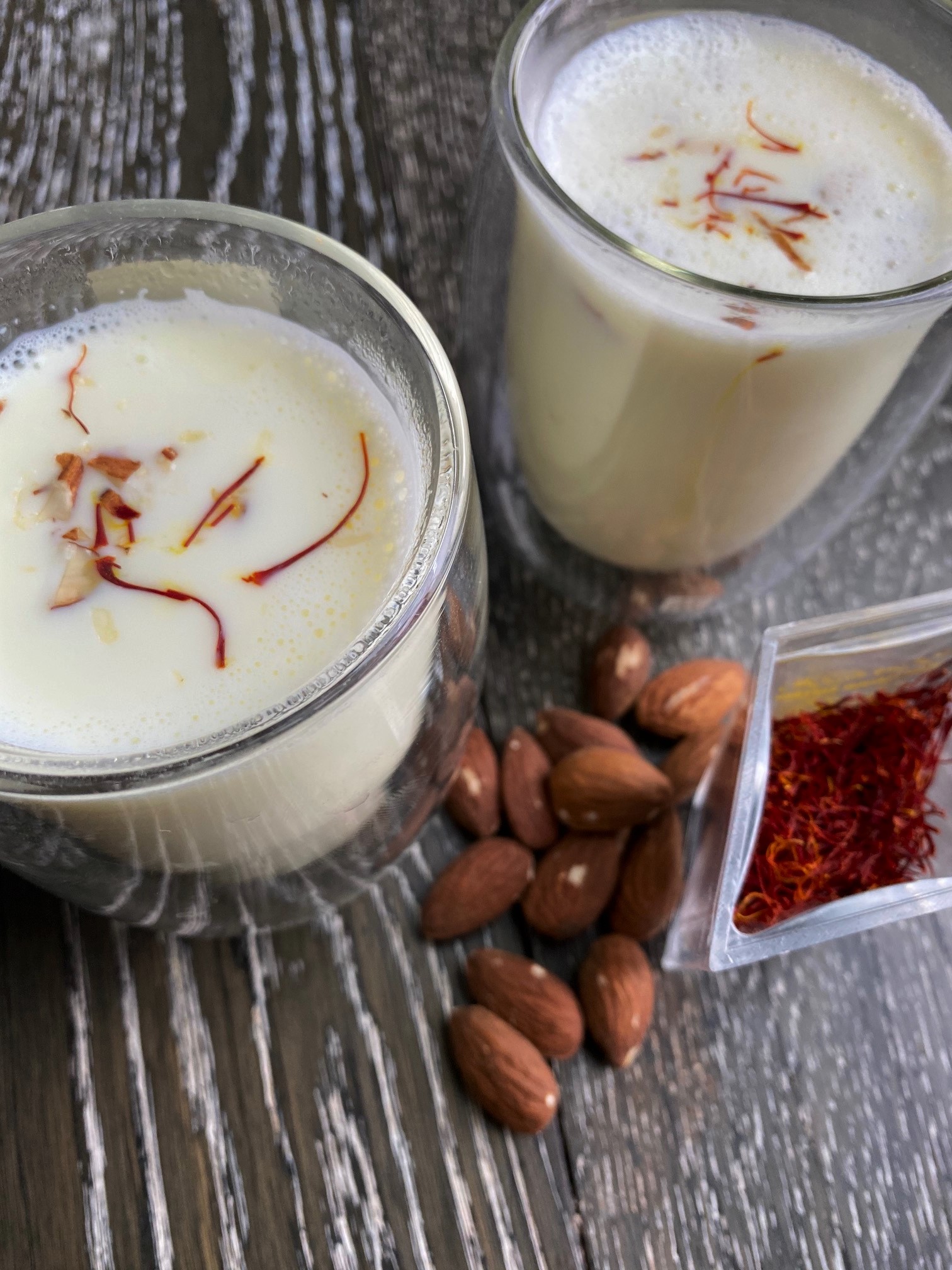 Saffron Almond Milk - Food Mamma